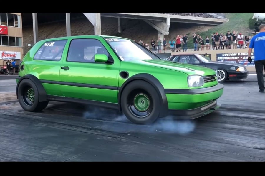 Δικινητήριο Golf V12 «ξεμπαζώνει» την άσφαλτο (+video) - AutoGreekNews