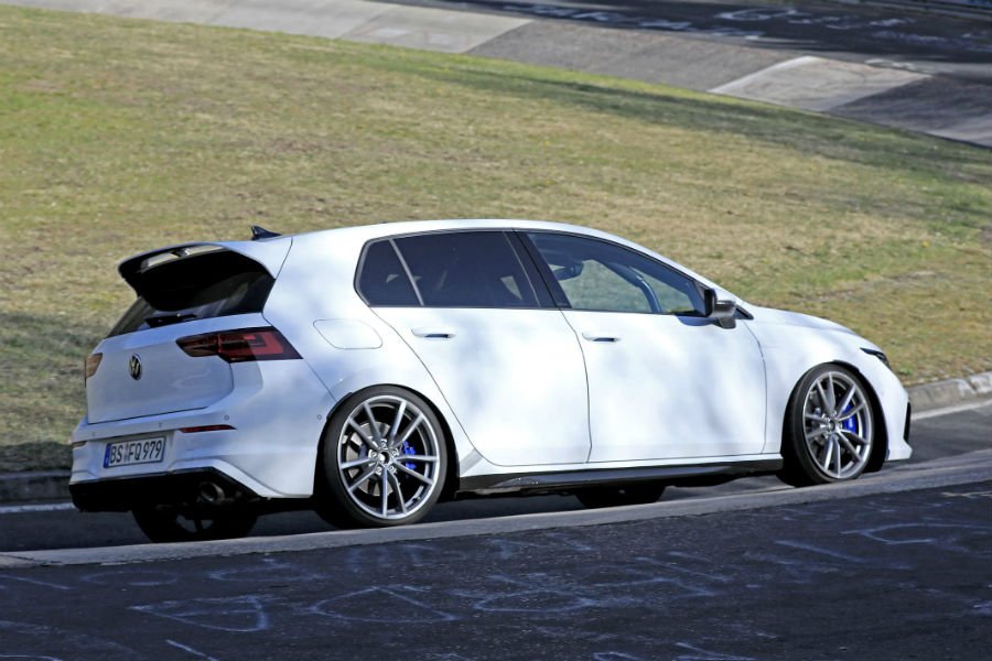 To νέο VW Golf R ορμάει στο Nurburgring - AutoGreekNews