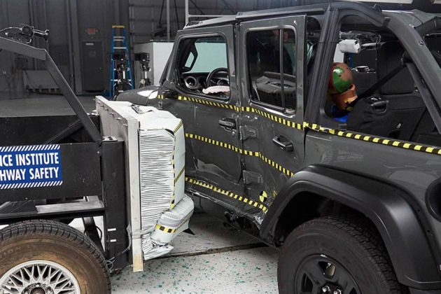 Ανατράπηκε το Jeep Wrangler σε crash test (+video) - AutoGreekNews