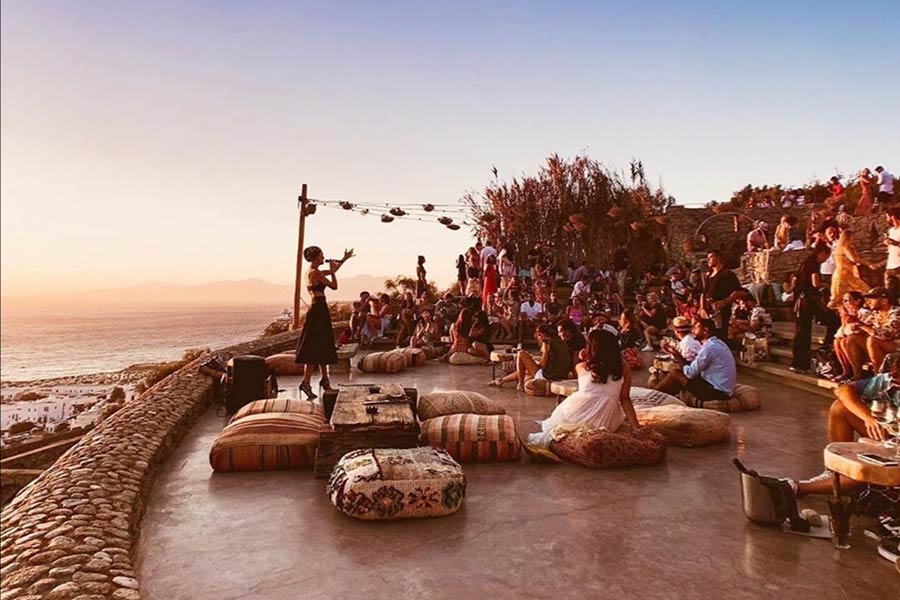 The Fabulous 180° Sunset Bar in the Stunning Mykonos - AutoGreekNews