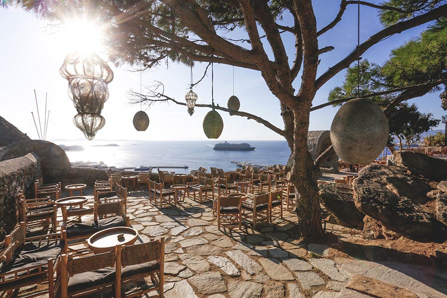 The Fabulous 180° Sunset Bar in the Stunning Mykonos - AutoGreekNews